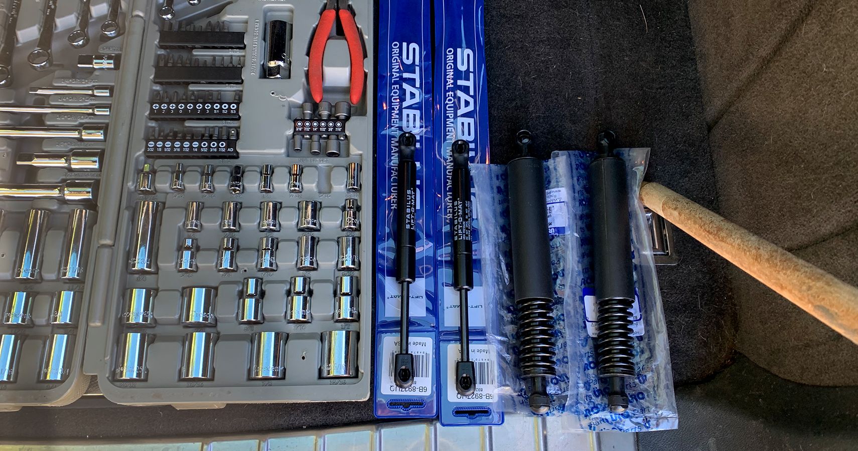 Porsche Cayenne Project: How To Replace The Rear Hatch And Glass Shocks