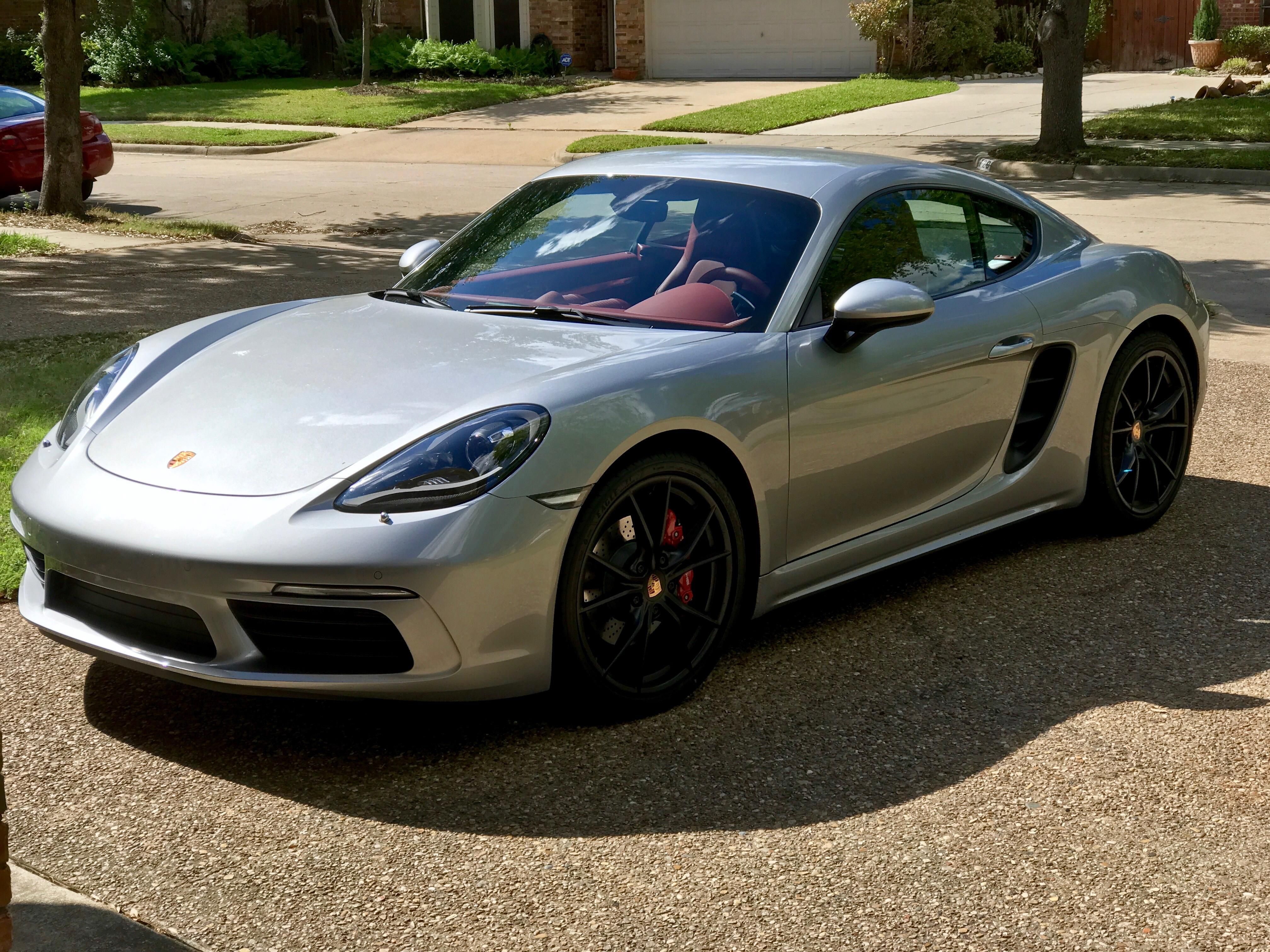 Here's What Makes The Porsche Cayman So Awesome