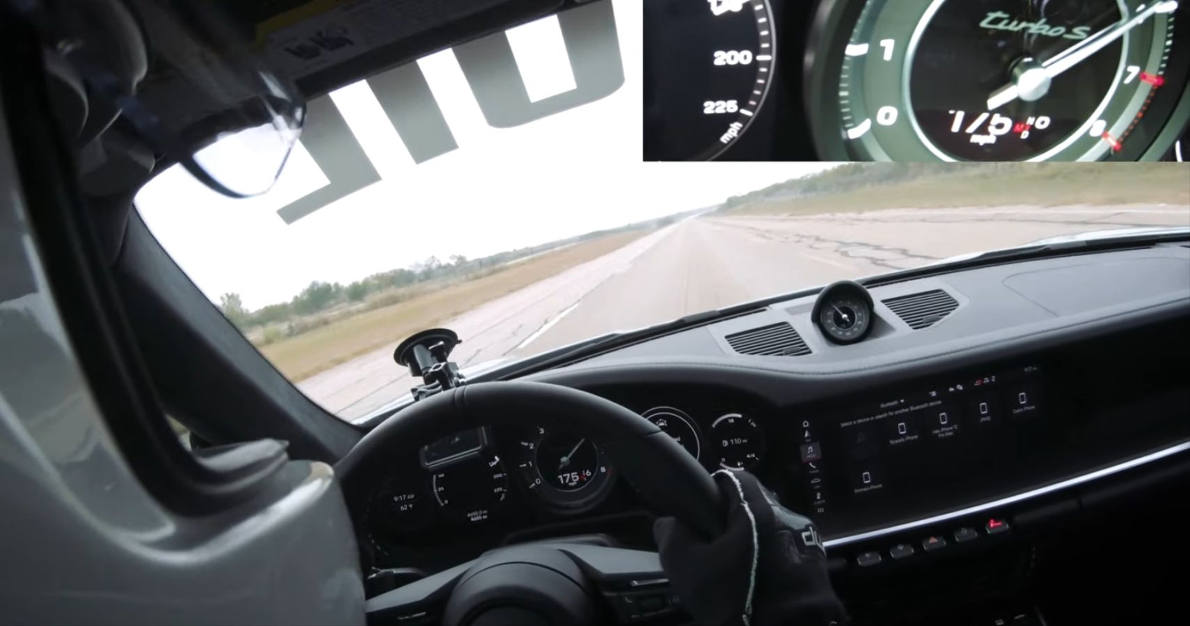 Christmas Tree Strapped To Porsche 911 Turbo S Holds Up Surprisingly Well