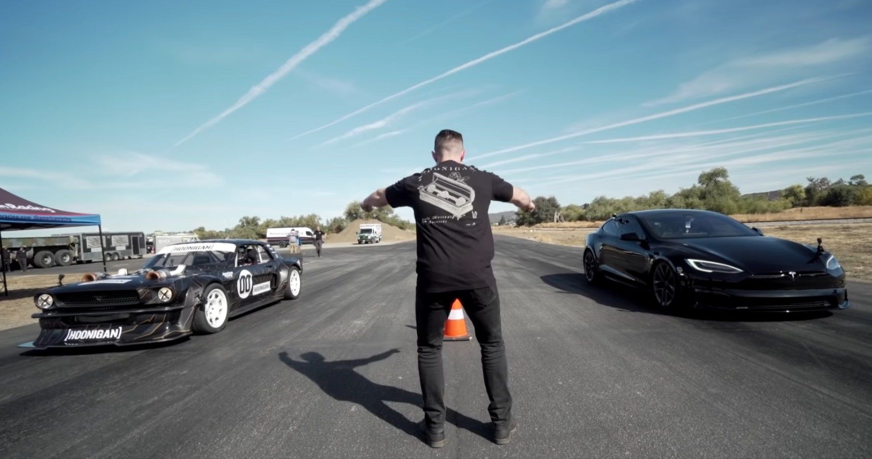 Lia Block Drives Ford Mustang Hoonicorn Against Tesla Model S Plaid In ...