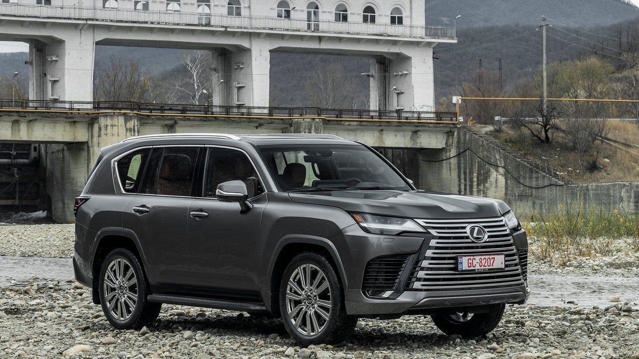 Here Are The Best New 8-Passenger SUVs For Families