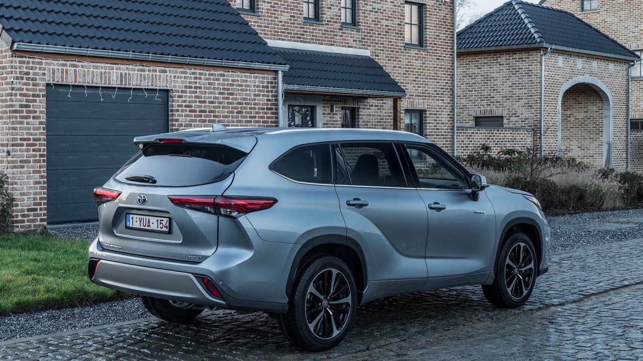 Here Are The Best New 8-Passenger SUVs For Families
