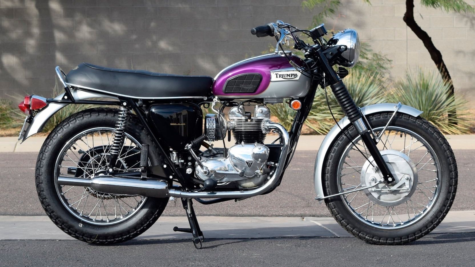 10 Classic British Motorcycles We'd Love To Throw A Leg Over