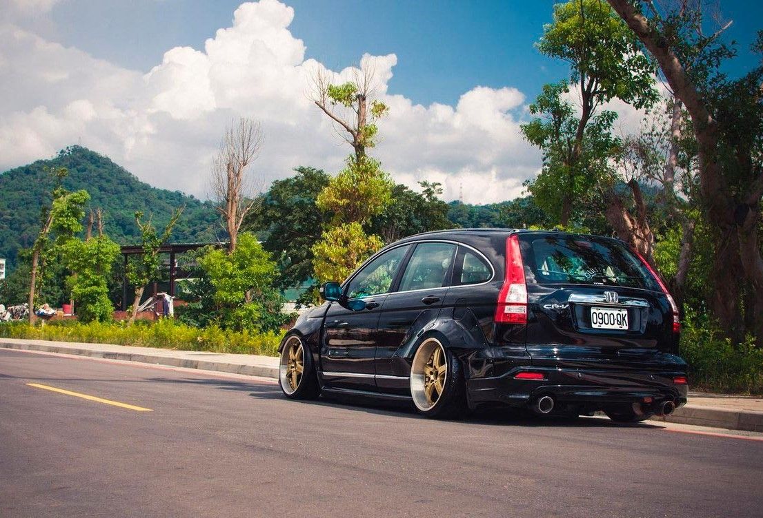 9 Boring SUVs And Crossovers That Look Awesome When Modified