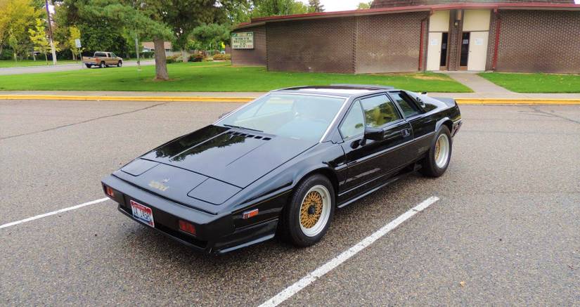 These Are The 10 Coolest Wedge-Shaped Sports Cars