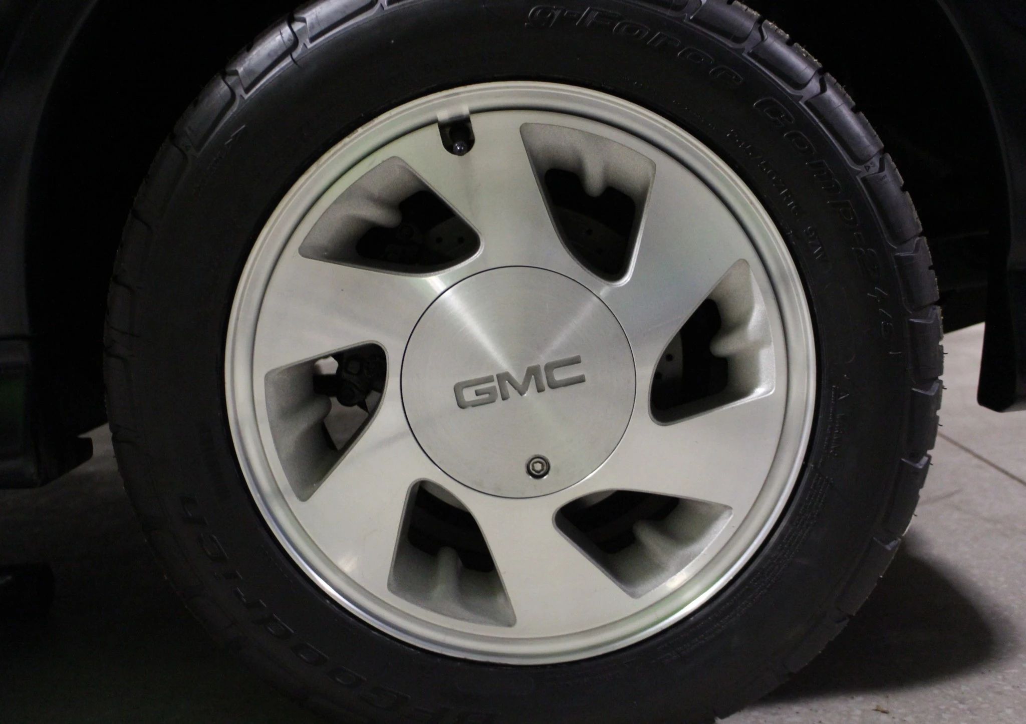 10 Things Gearheads Forgot About The GMC Typhoon And Syclone