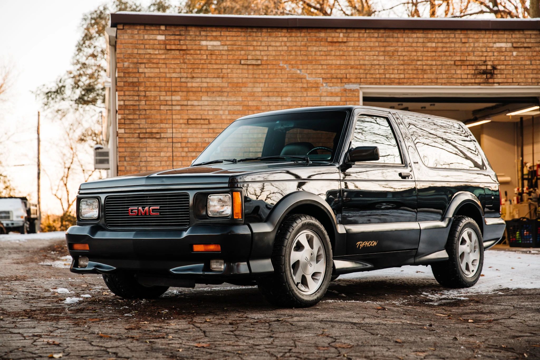 10 Things Gearheads Forgot About The GMC Typhoon And Syclone