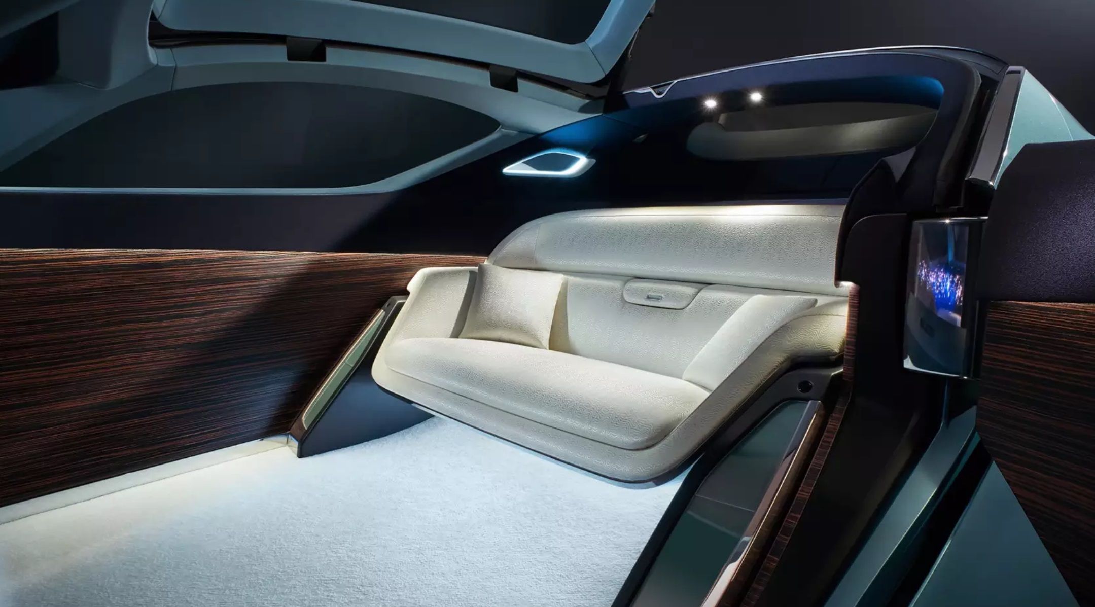 The Rolls-Royce 103EX Is An Enthralling Peek Into 2035