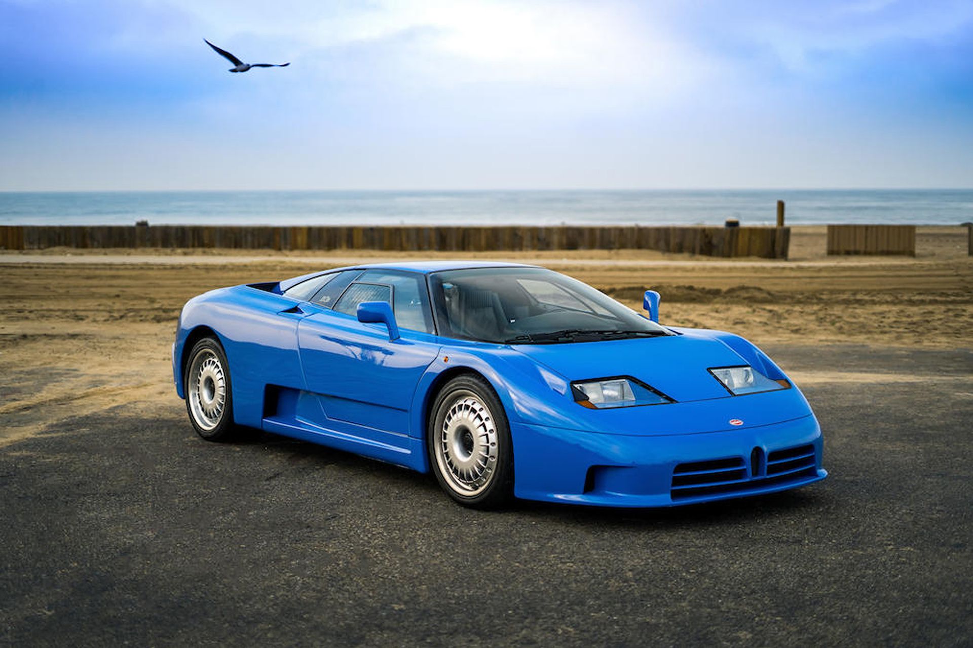 Supercar Icons: Lamborghini Diablo Vs Bugatti EB110