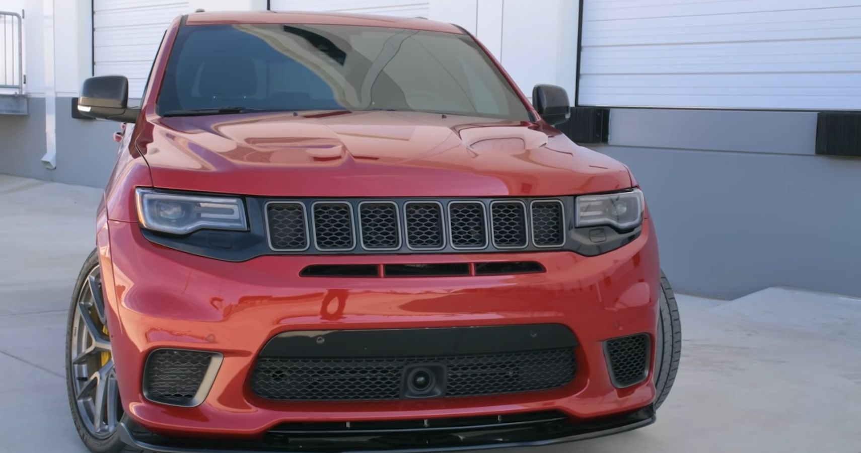 This 805-HP Jeep Trackhawk Is The Ultimate Soccer Mom's Daily Driver