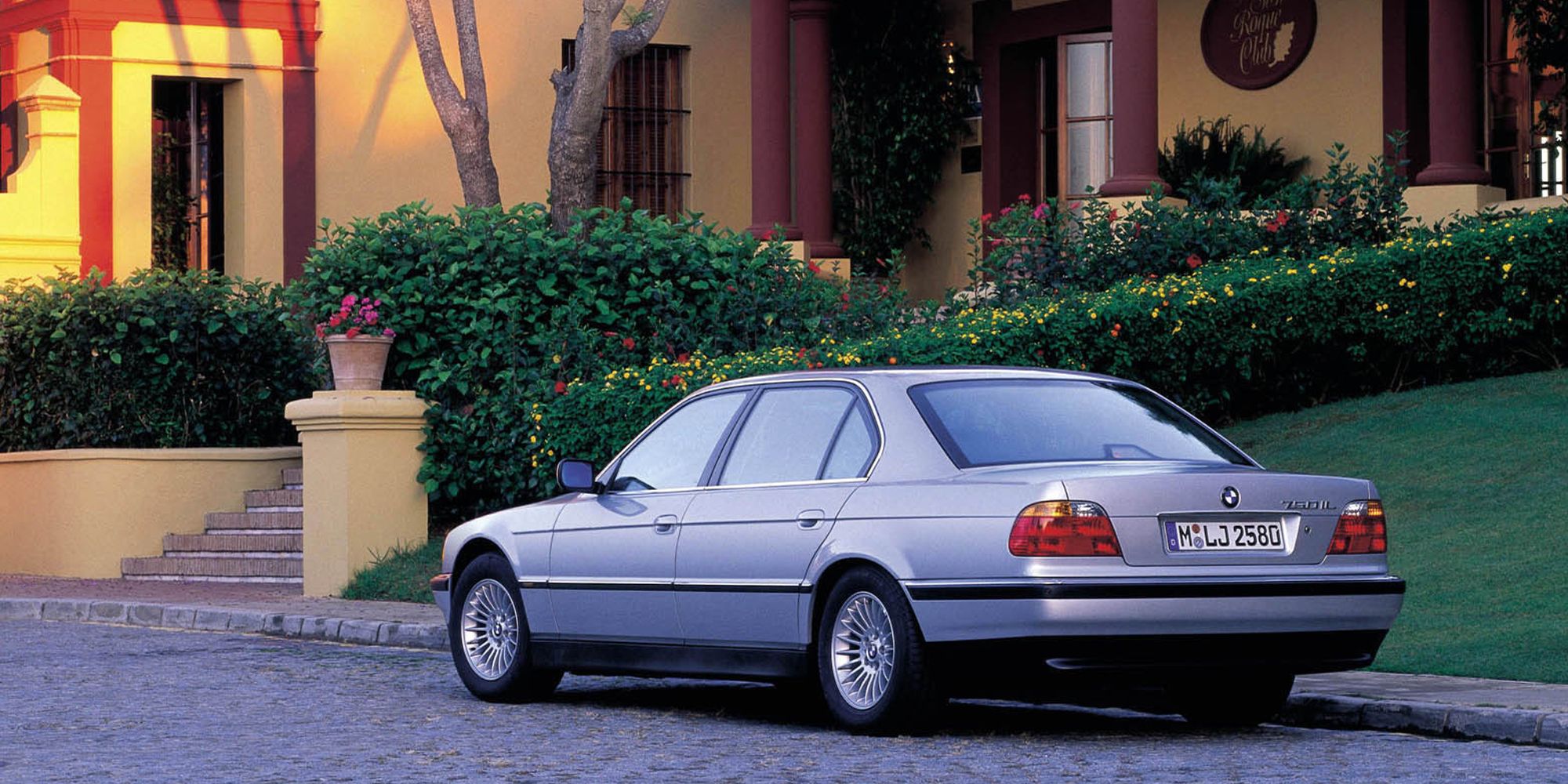 The E38 BMW 7-Series Is A Bargain Head-Turner