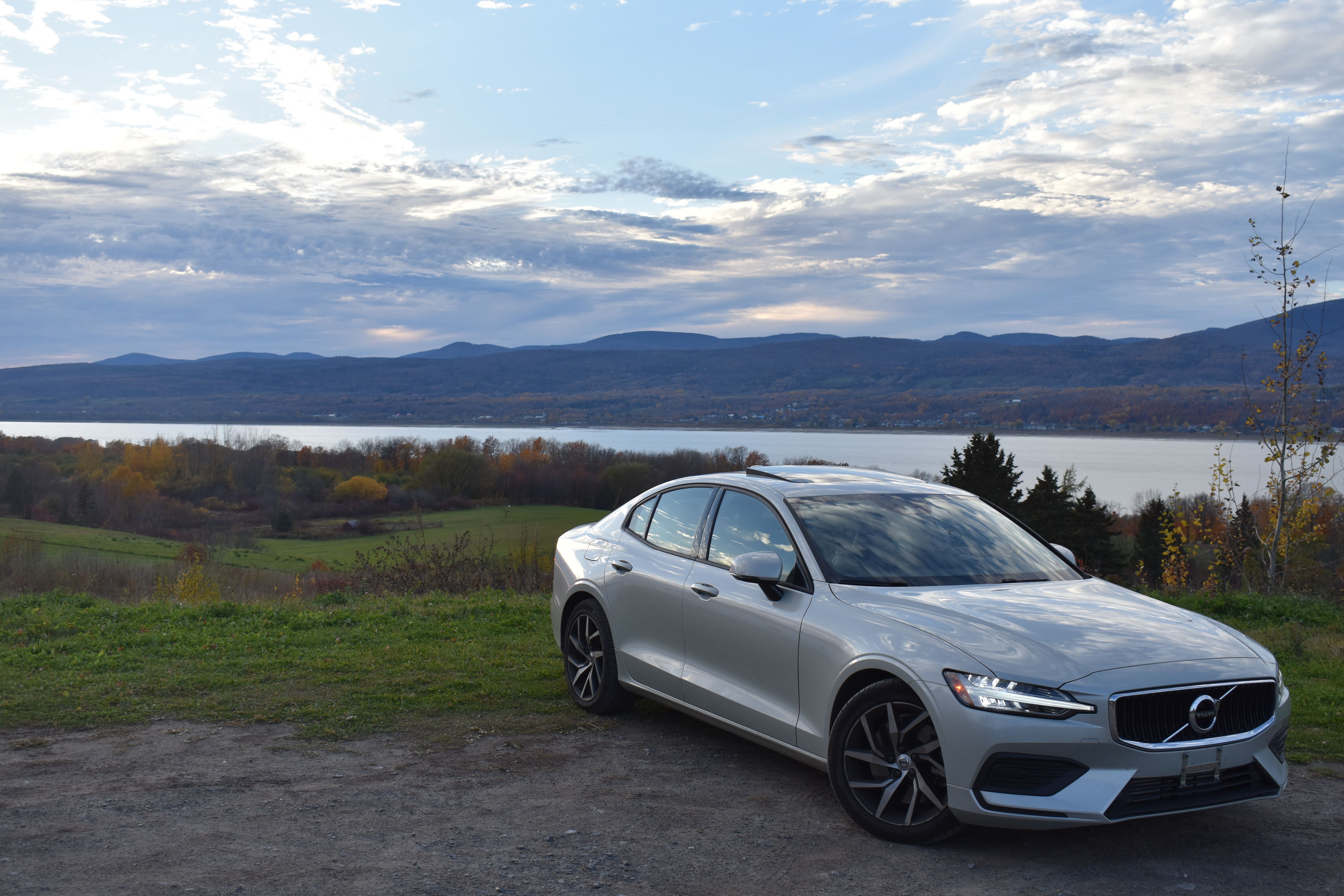 10 Everyday Cars That Are Perfect For Long Distance Driving