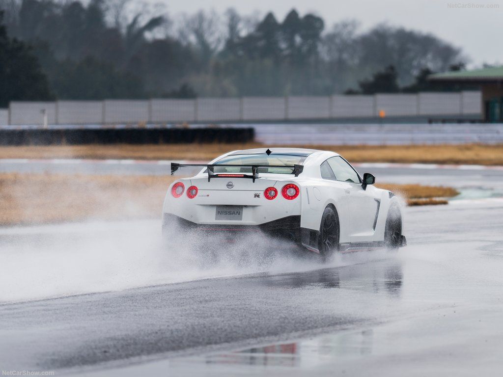 8 Reasons Why The Nissan R35 GT-R Is Awesome (2 Reasons Why We'd Never ...