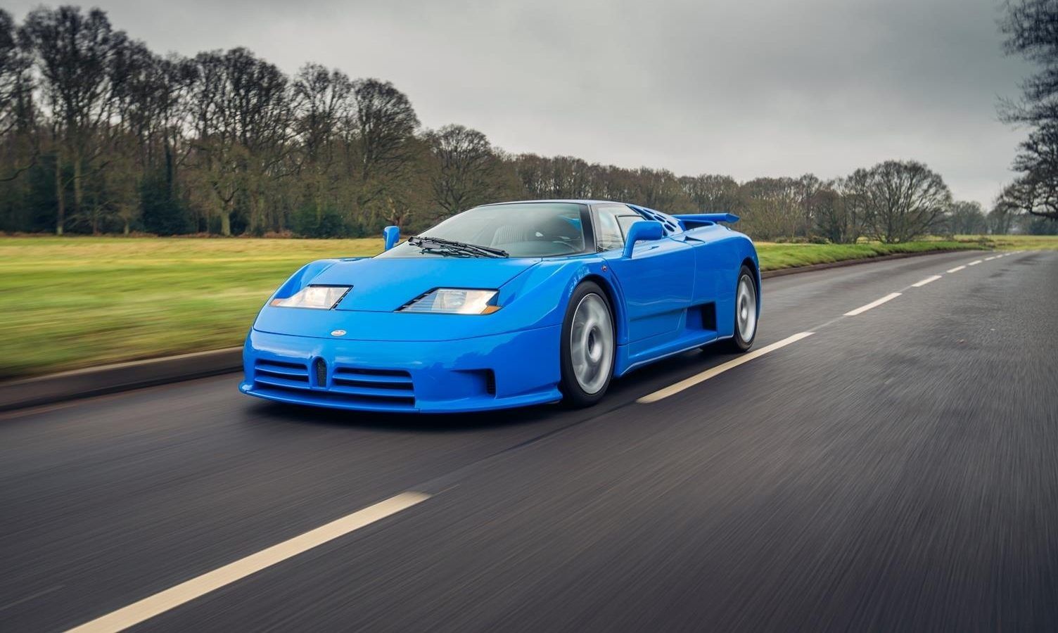 Supercar Icons: Lamborghini Diablo Vs Bugatti EB110
