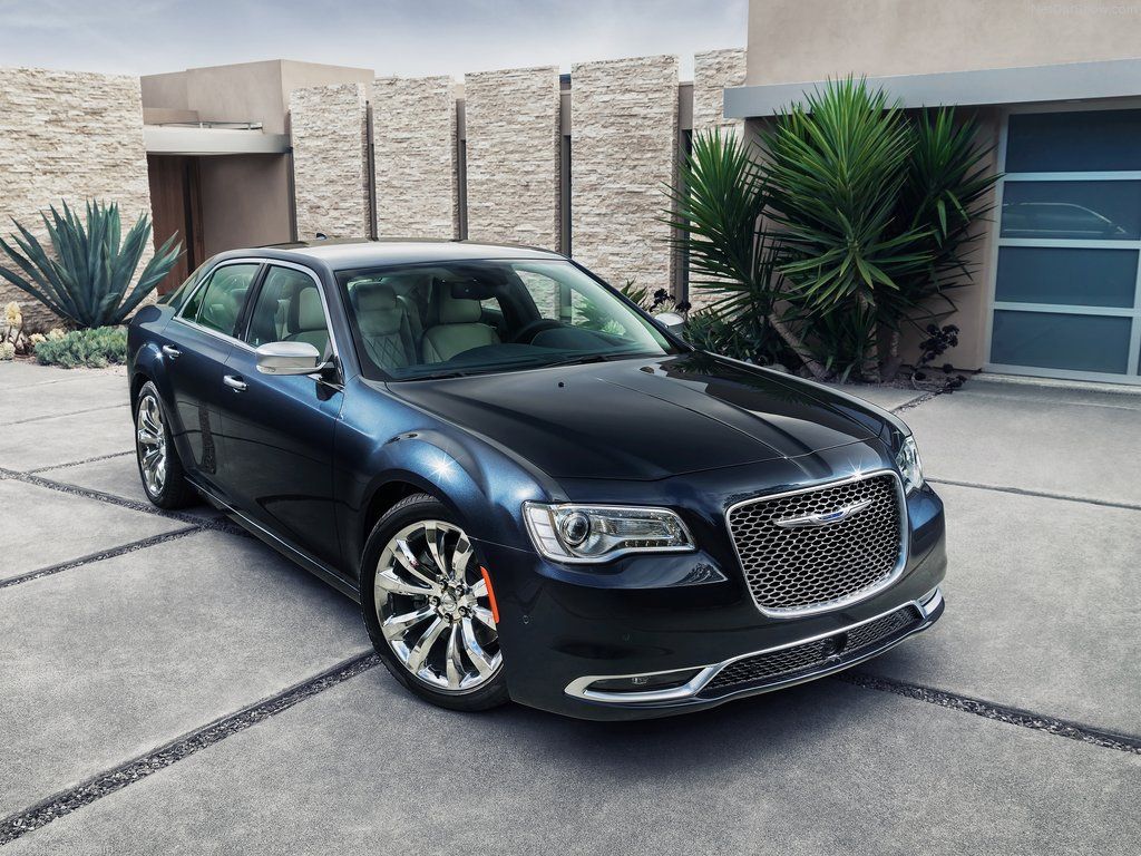 8 Things We Love About The Chrysler 300 (2 Reasons Why We Wouldn't Buy One)