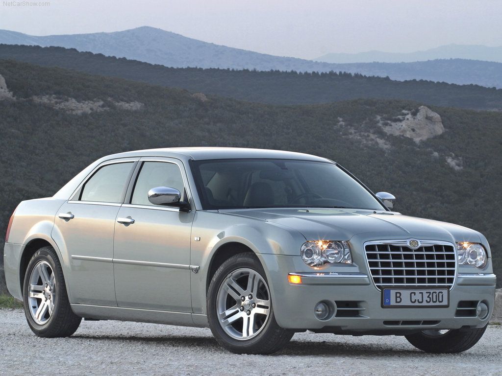 8 Things We Love About The Chrysler 300 (2 Reasons Why We Wouldn't Buy One)