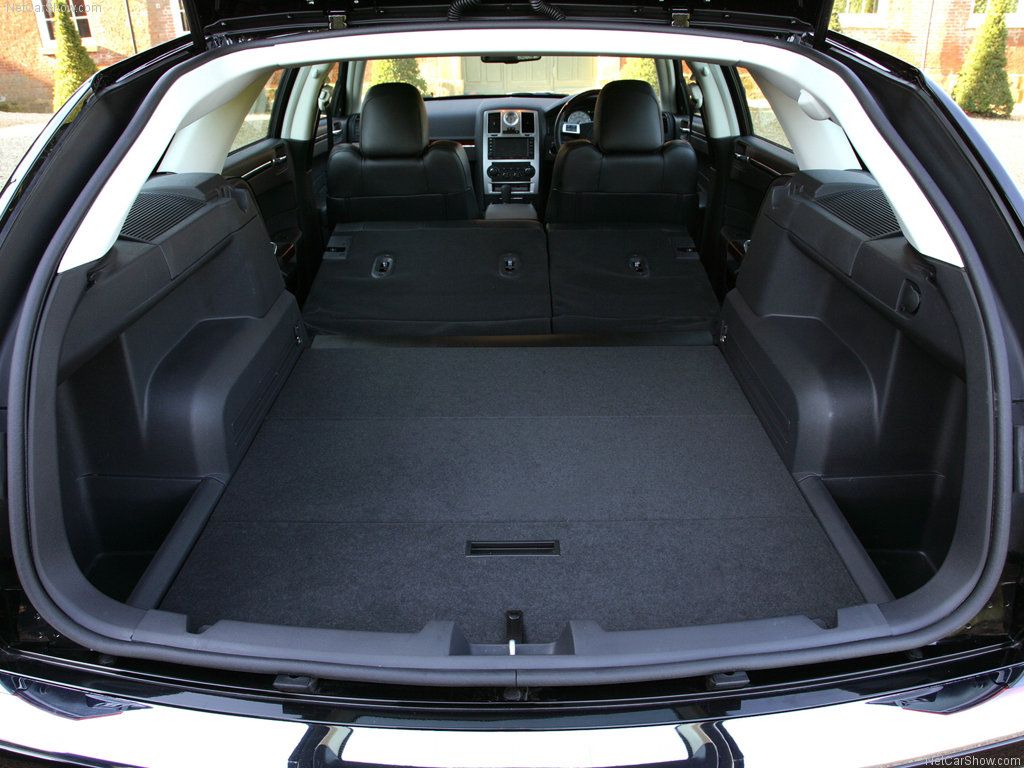 8 Things We Love About The Chrysler 300 (2 Reasons Why We Wouldn't Buy One)