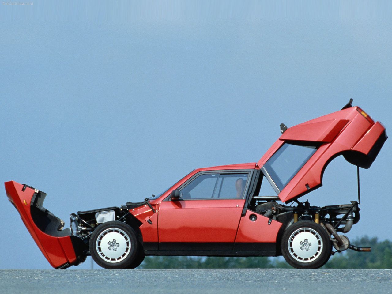 10 Reasons Why We Love The Lancia Delta S4 Stradale