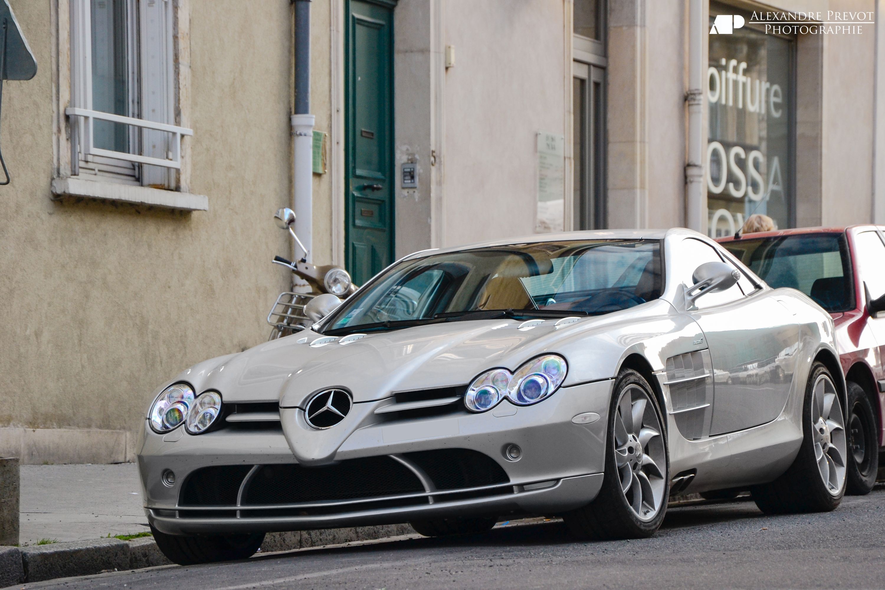 Supercar Icons: Maserati MC12 Vs Mercedes-Benz SLR McLaren