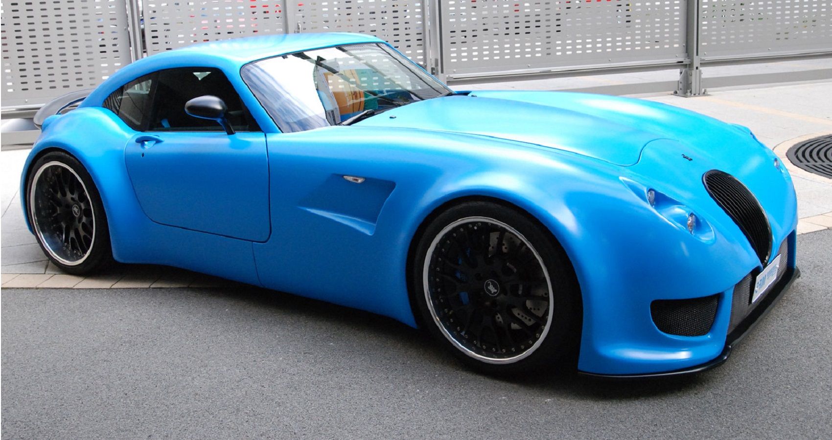 10 European Sports Cars That Showed A Lot Of Promise... But Flopped