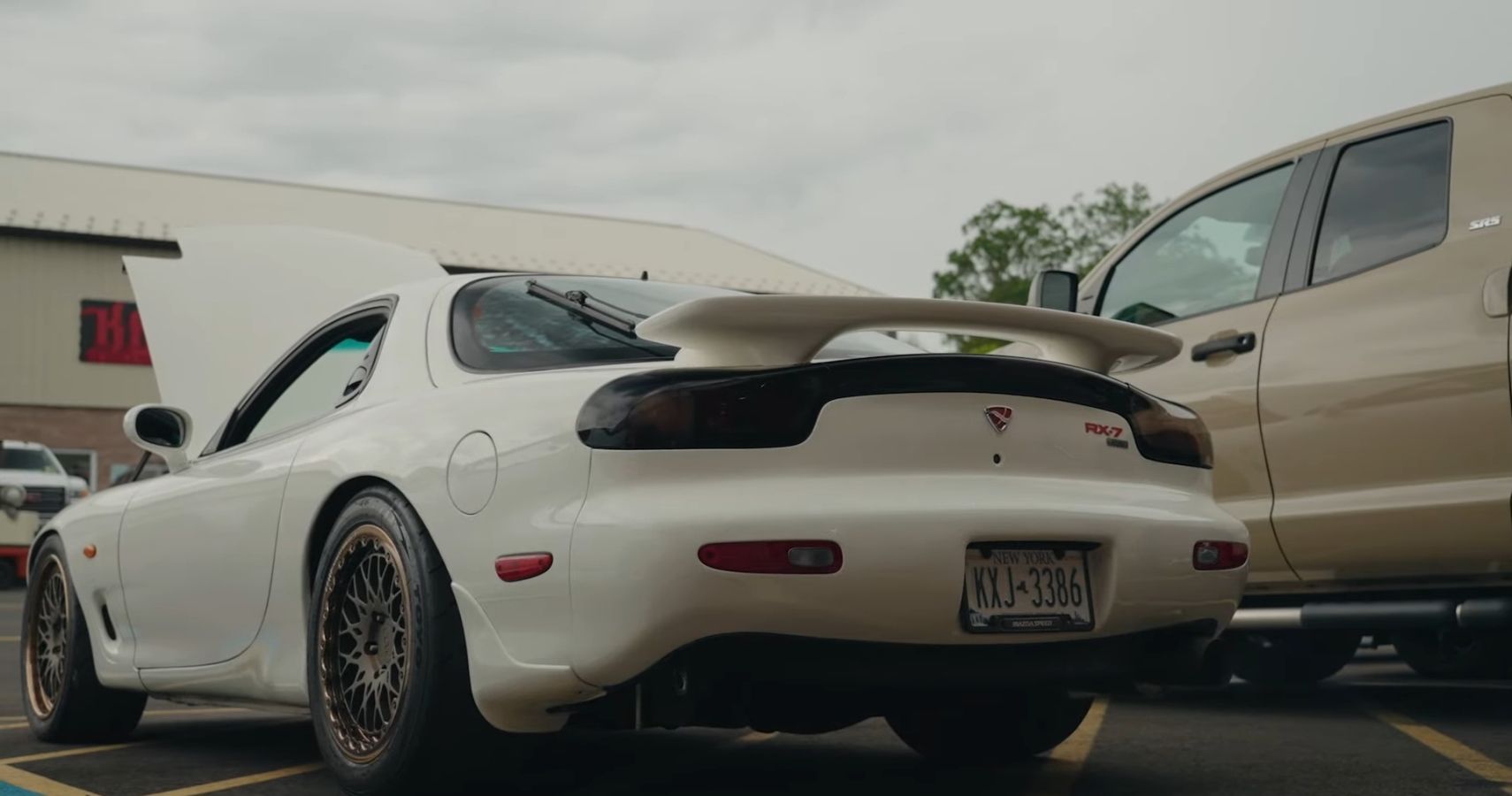 Crazy Third Generation Mazda RX-7 On That Racing Channel