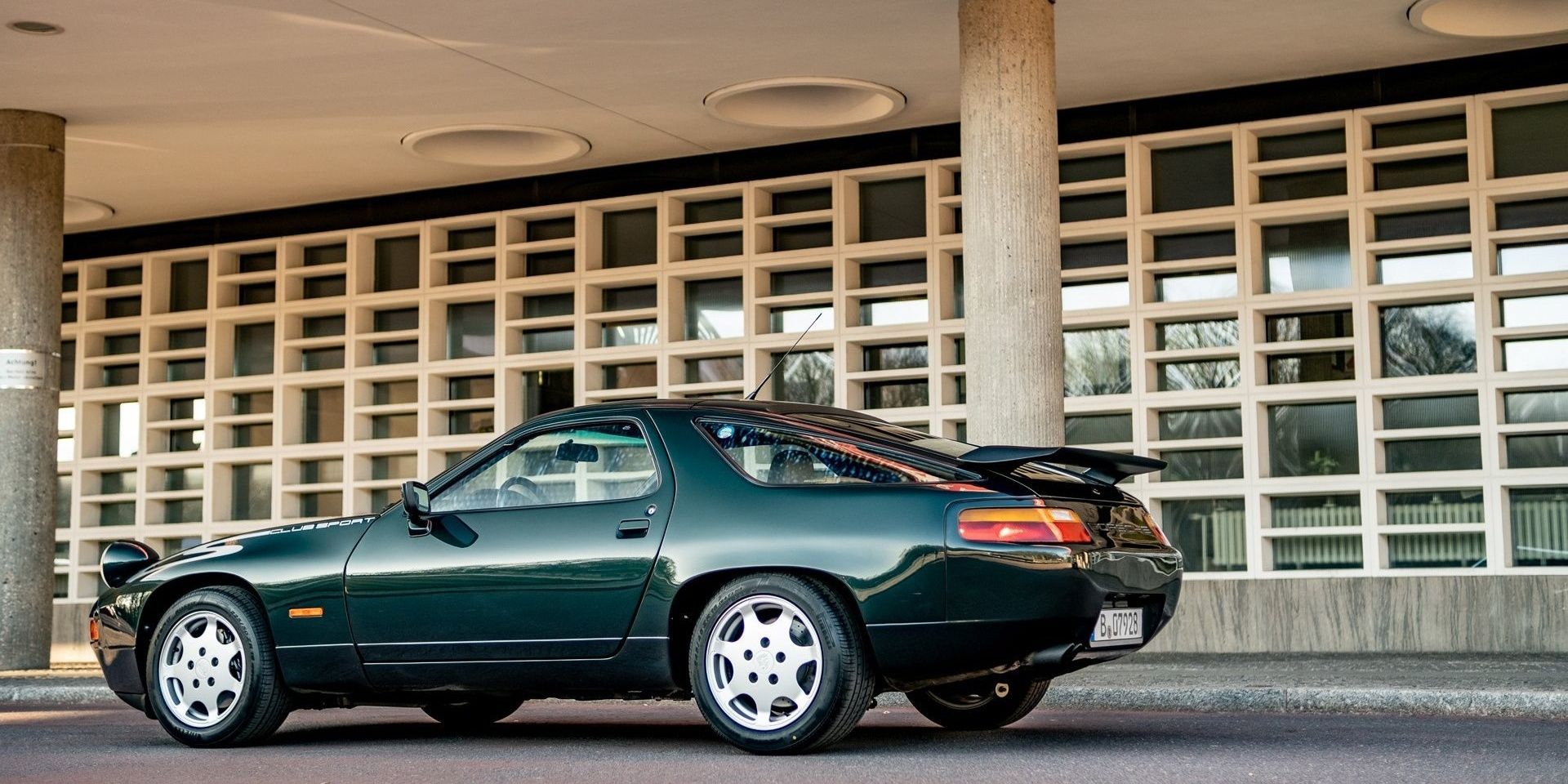 8 Reasons Why We Love The Porsche 928 (2 Reasons Why We'd Never Buy One)