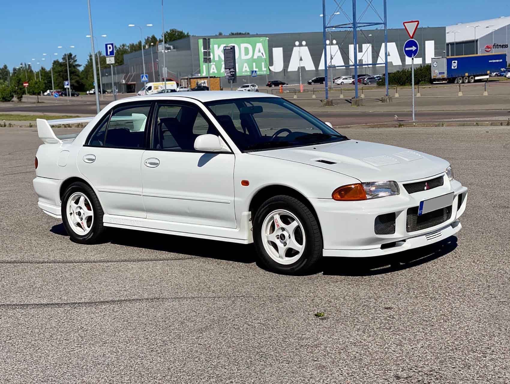 10 Most Overrated 1990s Cars We'll Steer Clear Of