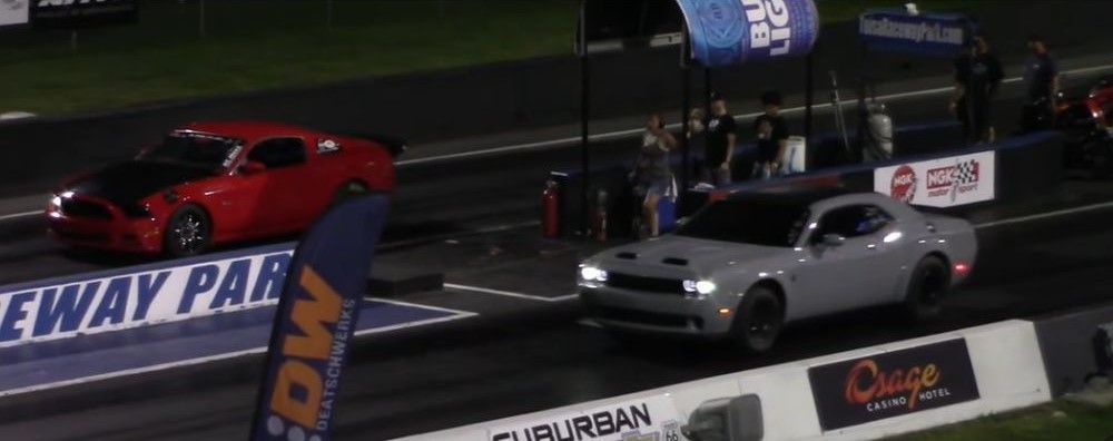 This Drag Race Pits An SUV Against A Muscle Car Hero: Hellcat Redeye VS ...