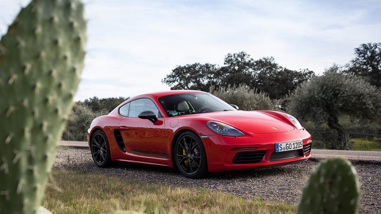 10 Best Entry-Level Sports Cars For Maximum Driving Engagement