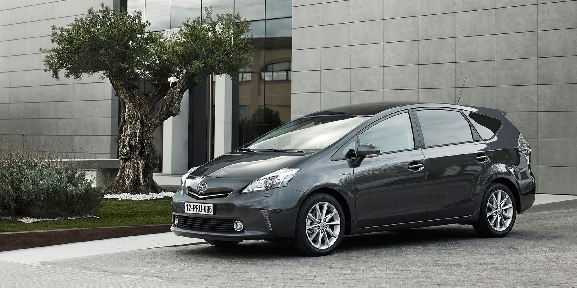 5 Hybrids We'd Buy Over Any EV (5 We'll Steer Clear Of)