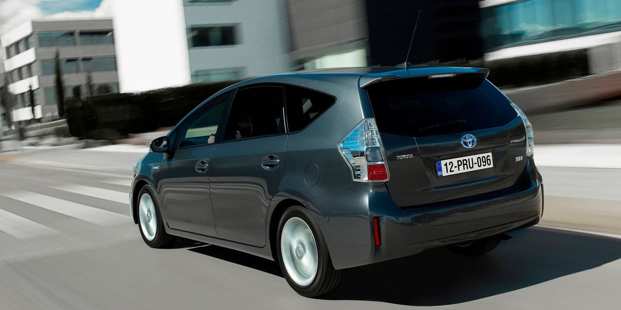 5 Hybrids We'd Buy Over Any EV (5 We'll Steer Clear Of)