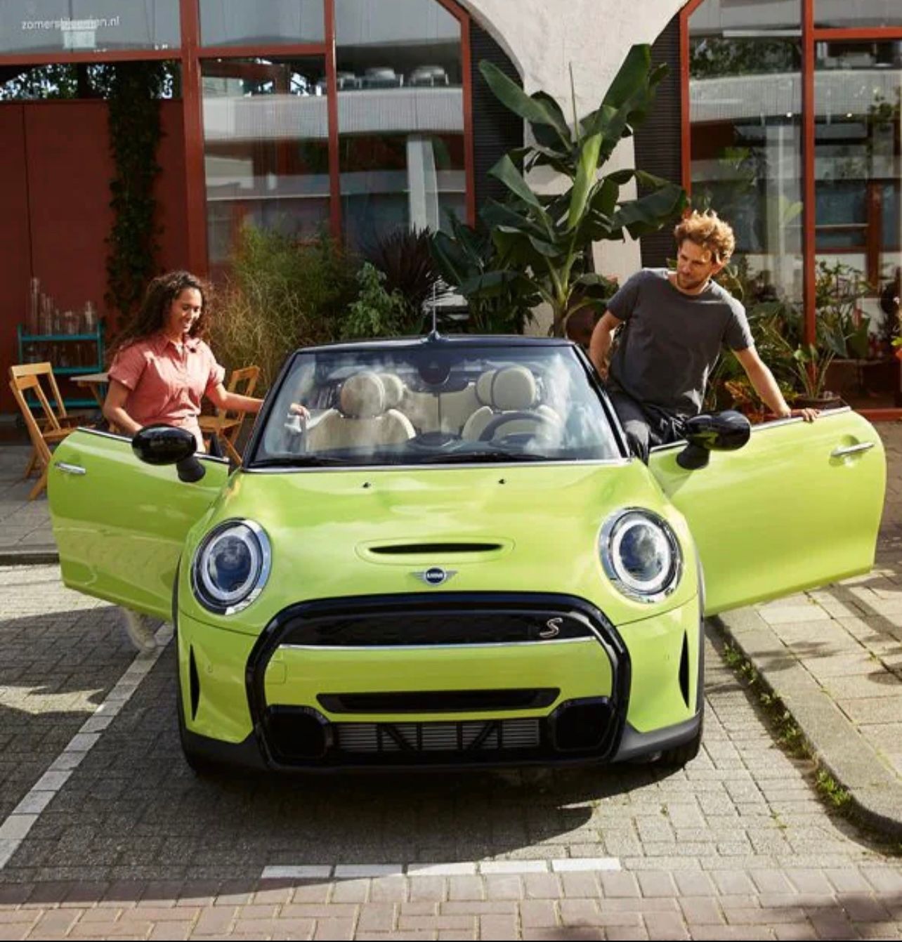 This Is Our Favorite Feature Of The 2022 Mini Cooper SE Hardtop
