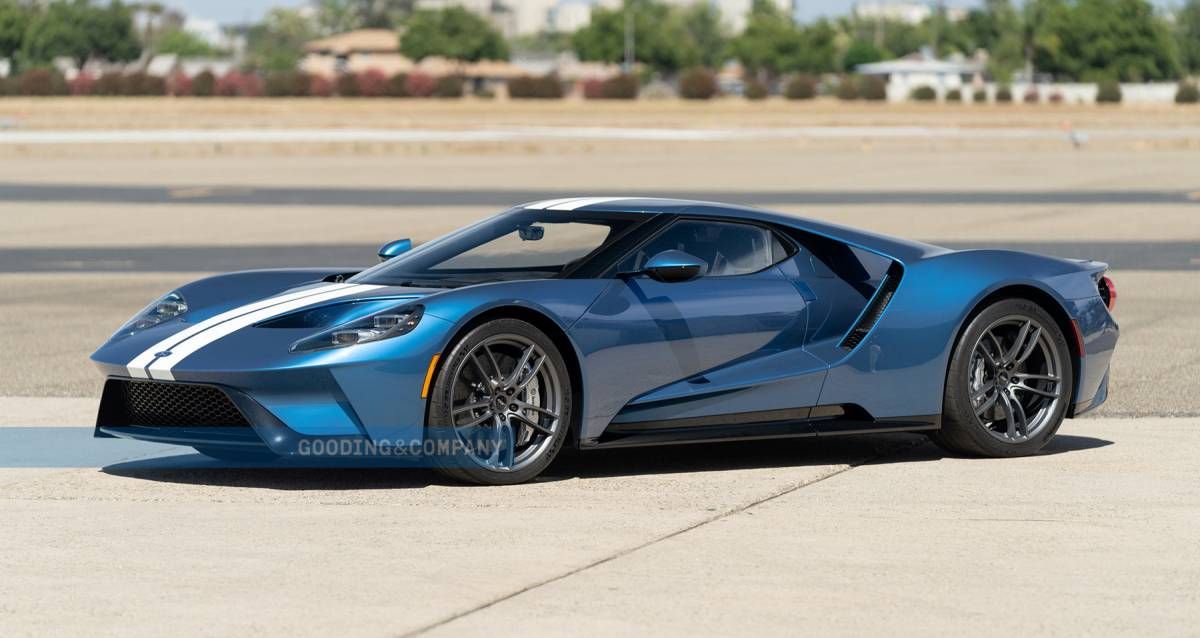 10 New Performance Cars That Deserve A Manual Transmission