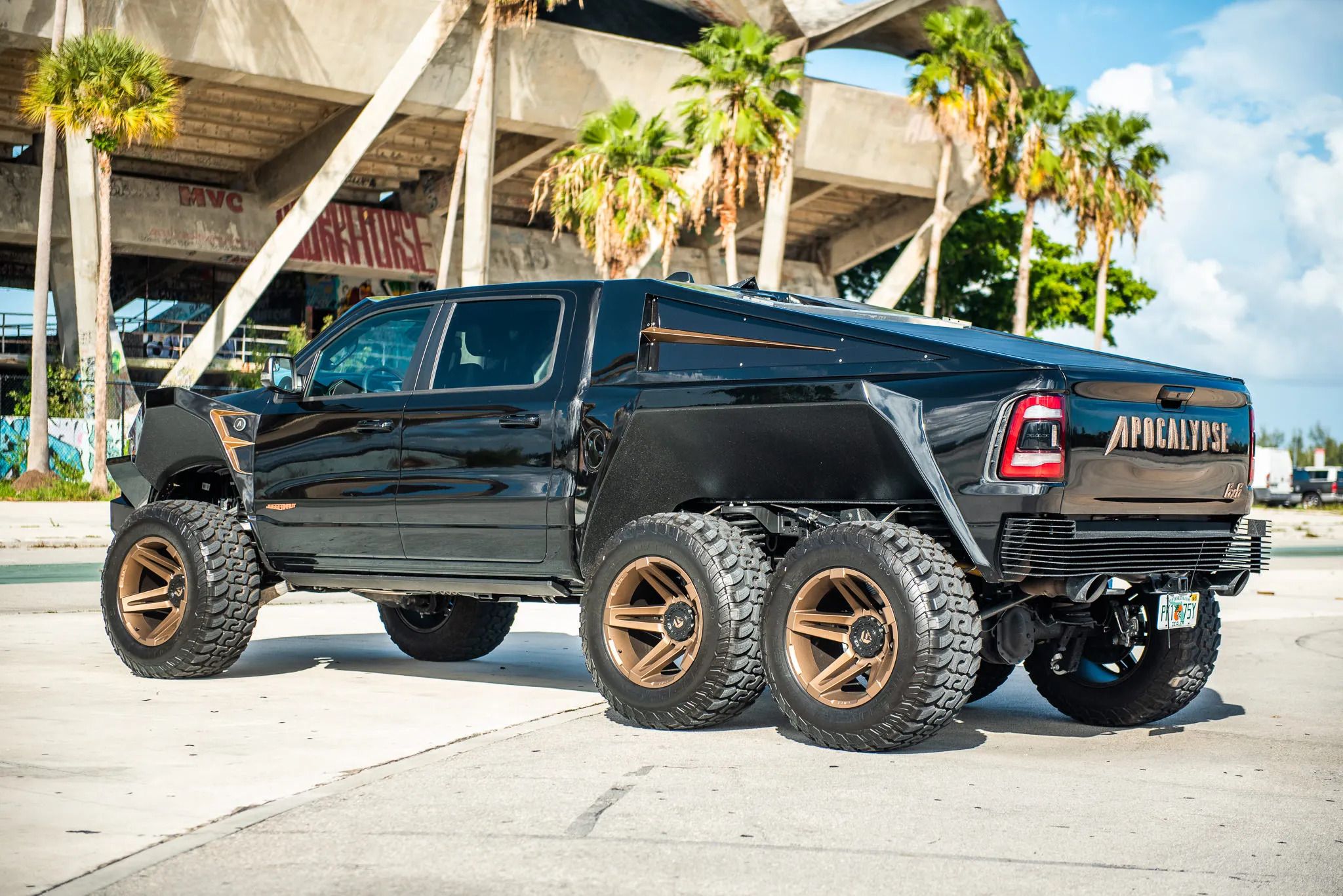 Faced With An Apocalypse We Would Want This Juggernaut 6x6