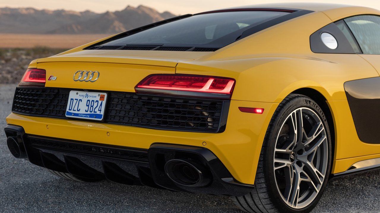 10 Reasons Why We'd Buy An Audi R8 Over A Lamborghini Huracan