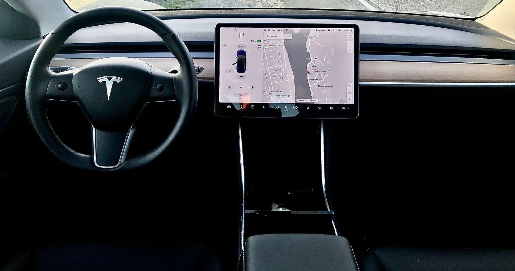 Editor's Pick: 5 Things We Love About Tesla