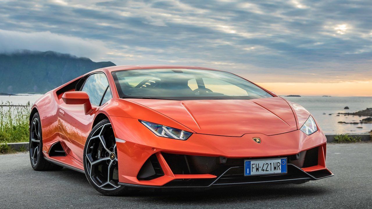 10 Reasons Why We'd Buy An Audi R8 Over A Lamborghini Huracan