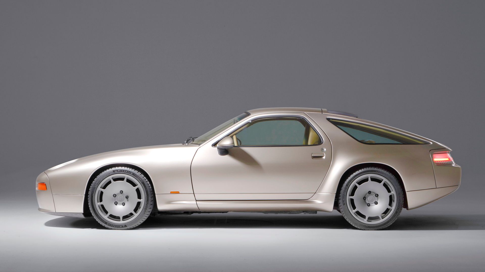 10 Things We Just Learned About The Carbon-Bodied Porsche 928 Built By ...