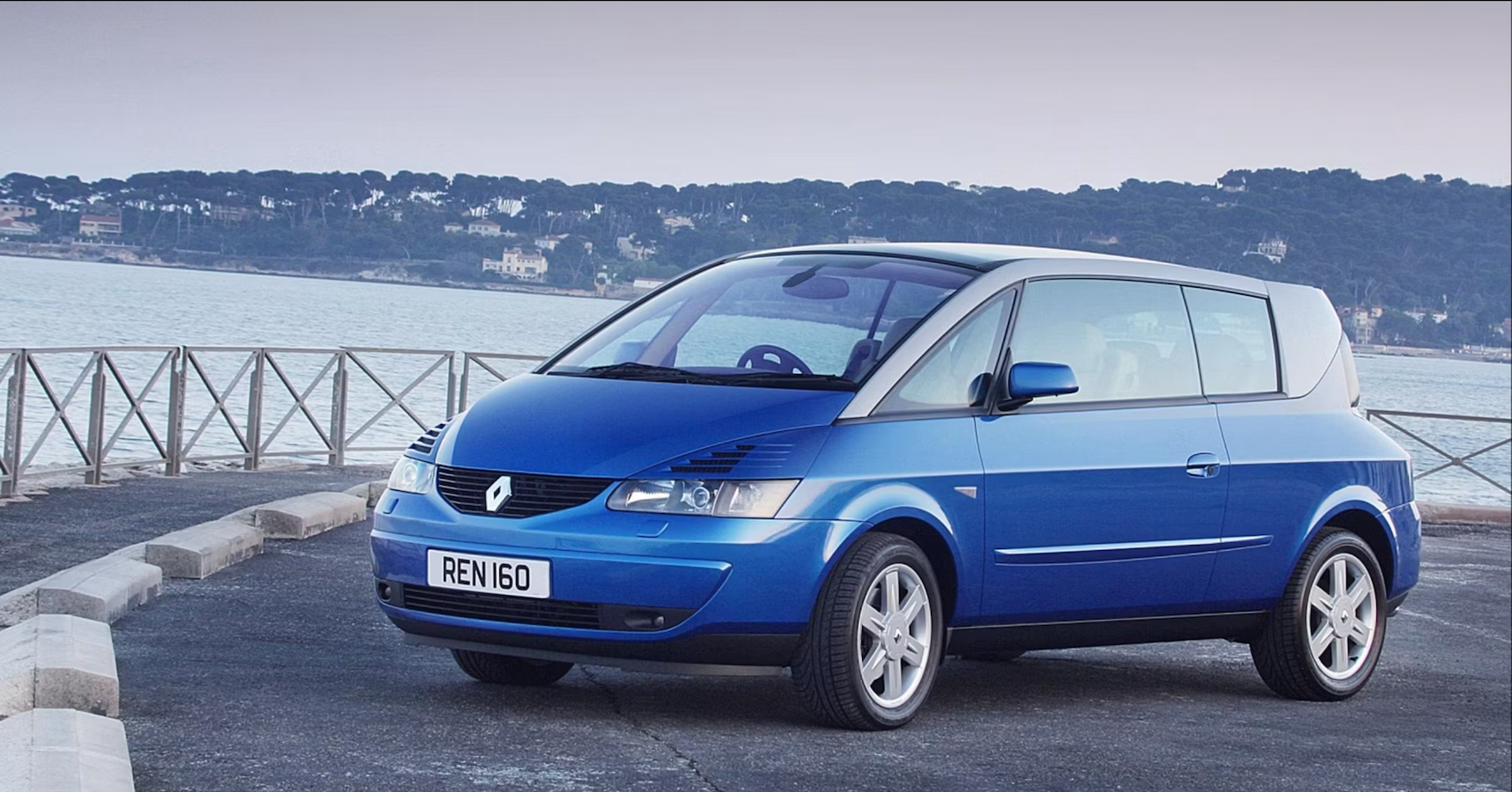 10 Classic Cars With The Most Unique Designs