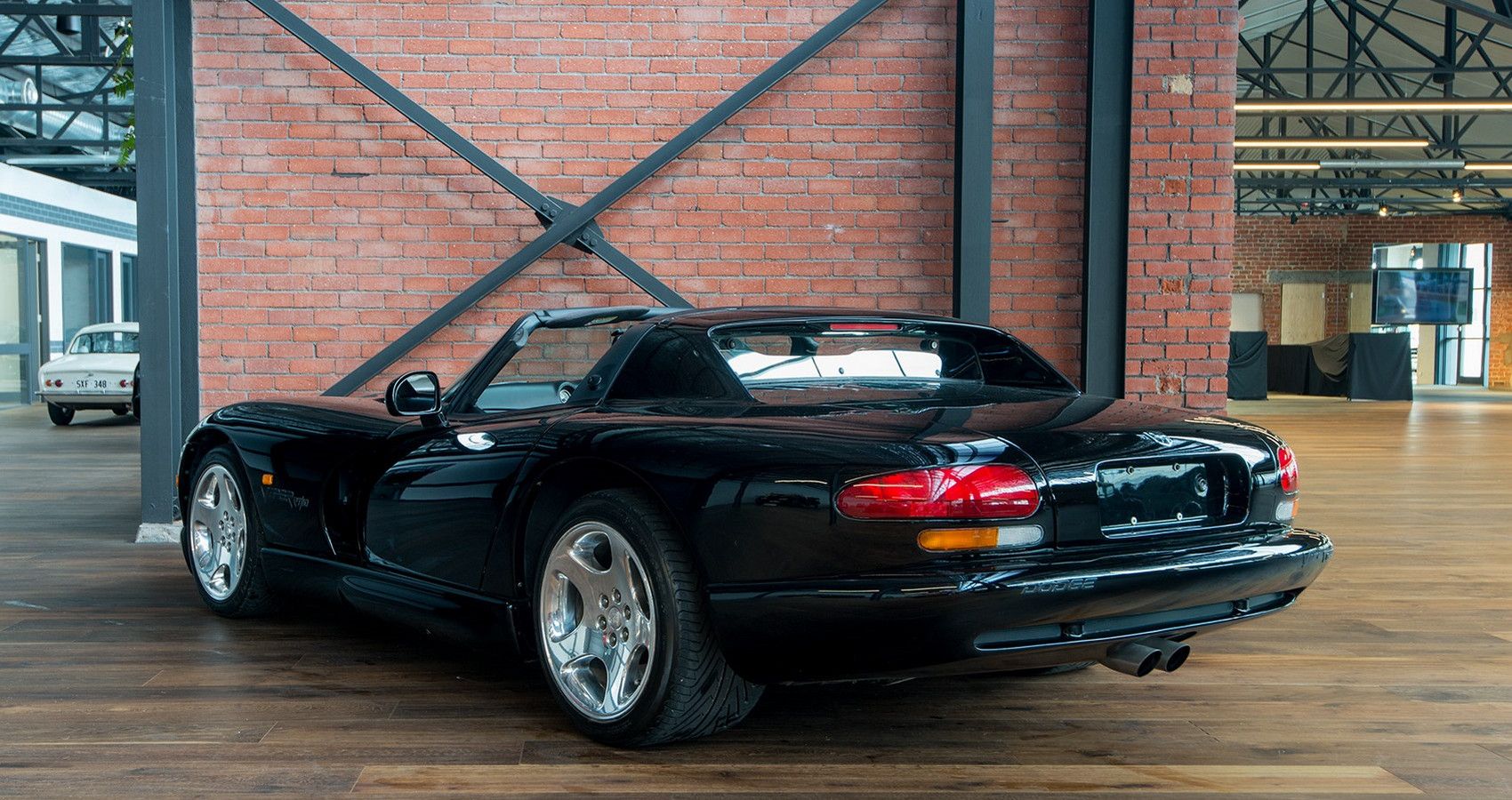 10 Fast Cars That Actually Aren't All That Fun To Drive