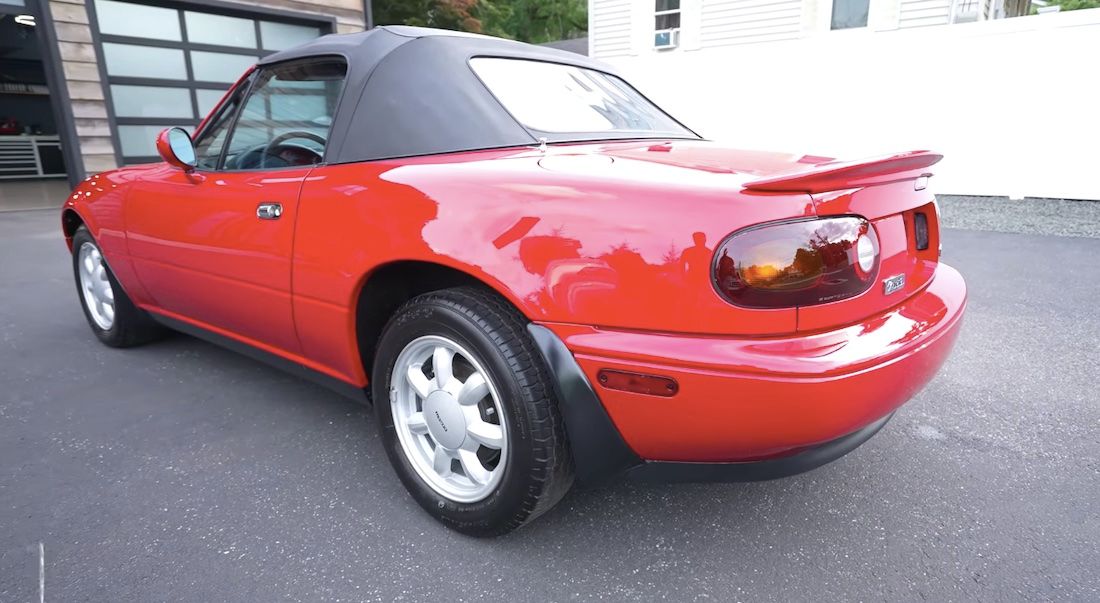 See How This 1,500 Mile First-Generation Mazda Miata Garage Queen Looks ...