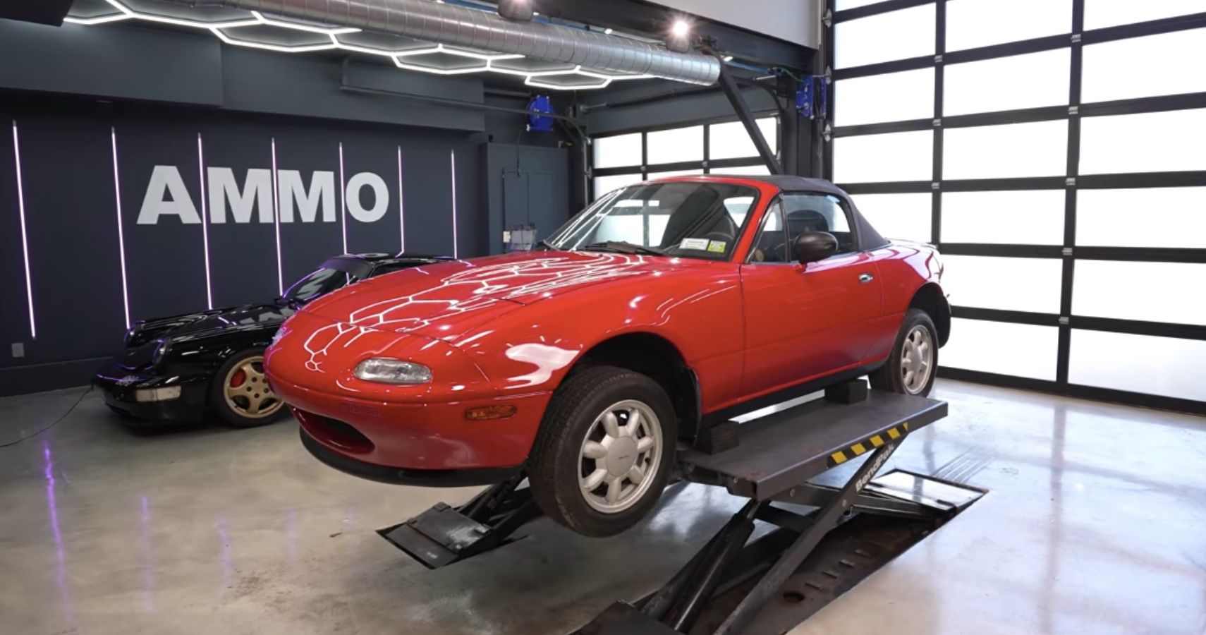 See How This 1,500 Mile First-Generation Mazda Miata Garage Queen Looks ...