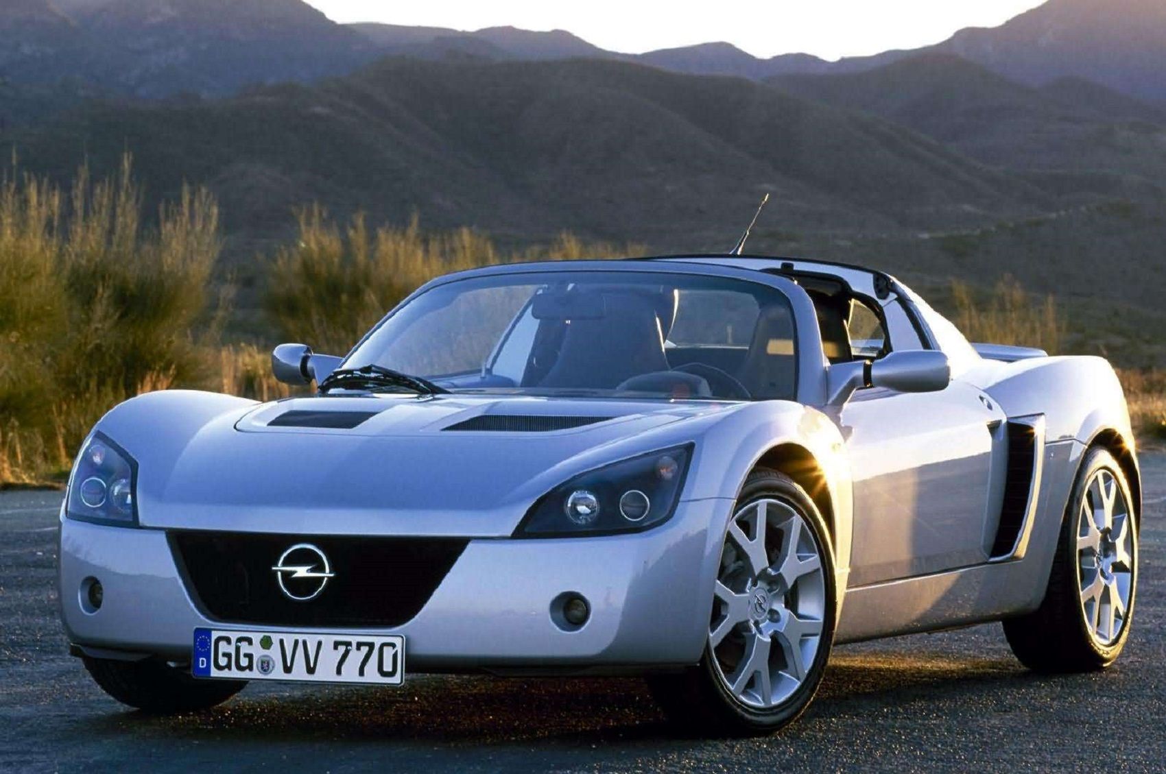5 Reasons Why We Love The Opel Speedster (5 Reasons Why We'd Rather ...