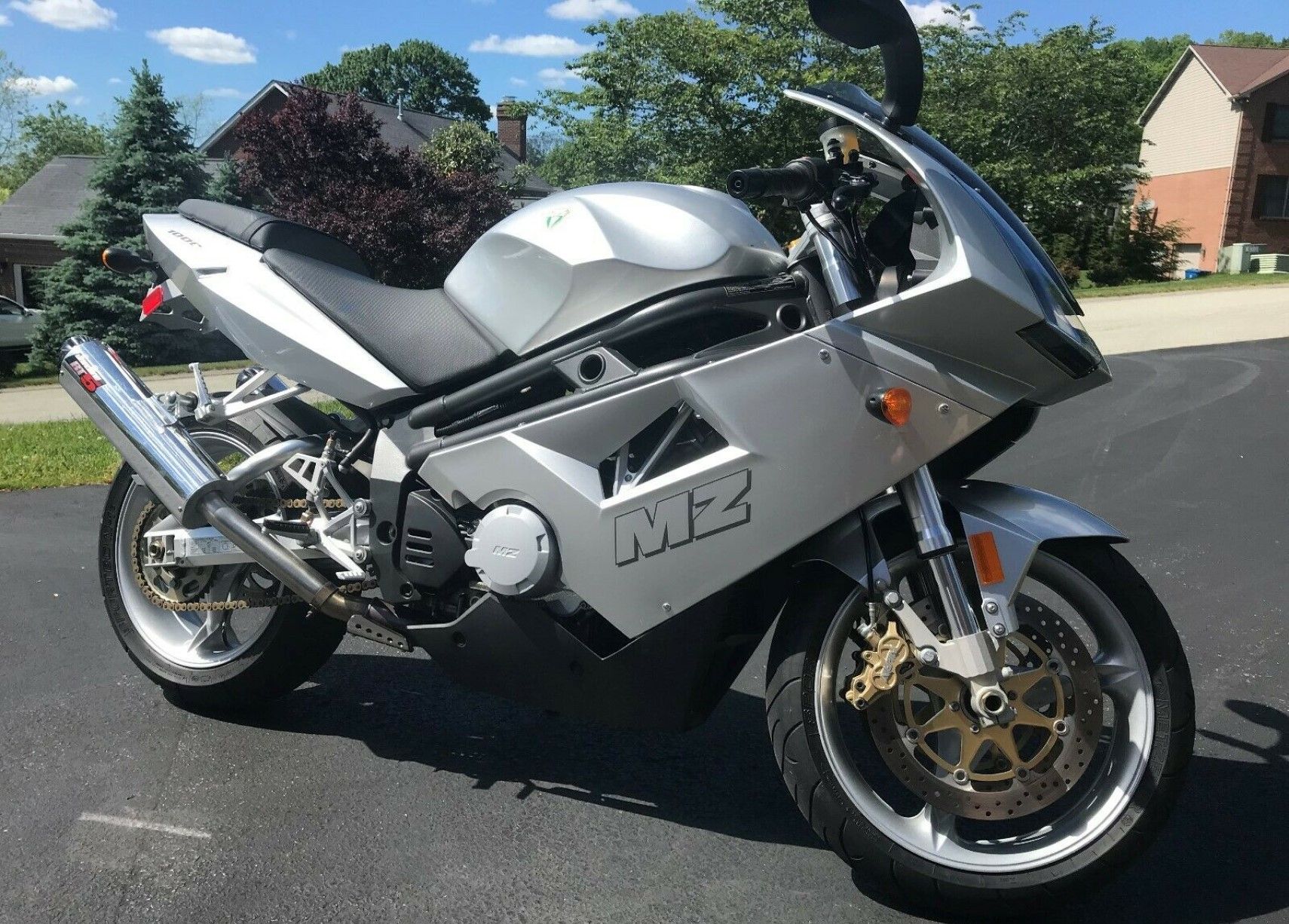 Looking Back At The Forgotten German MZ 1000S Motorcycle