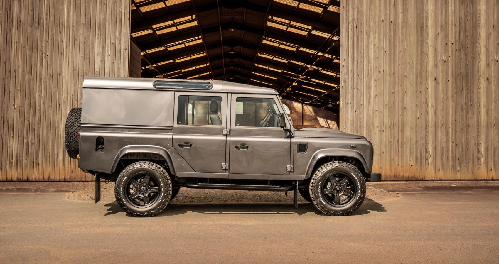 This Is The Greatest Land Rover Barn Find Ever With Classic Limited ...