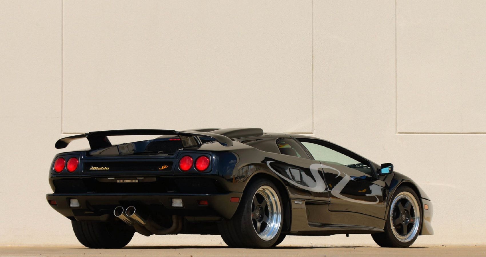 10 Fast Cars You Have To Be A Pro Driver To Handle