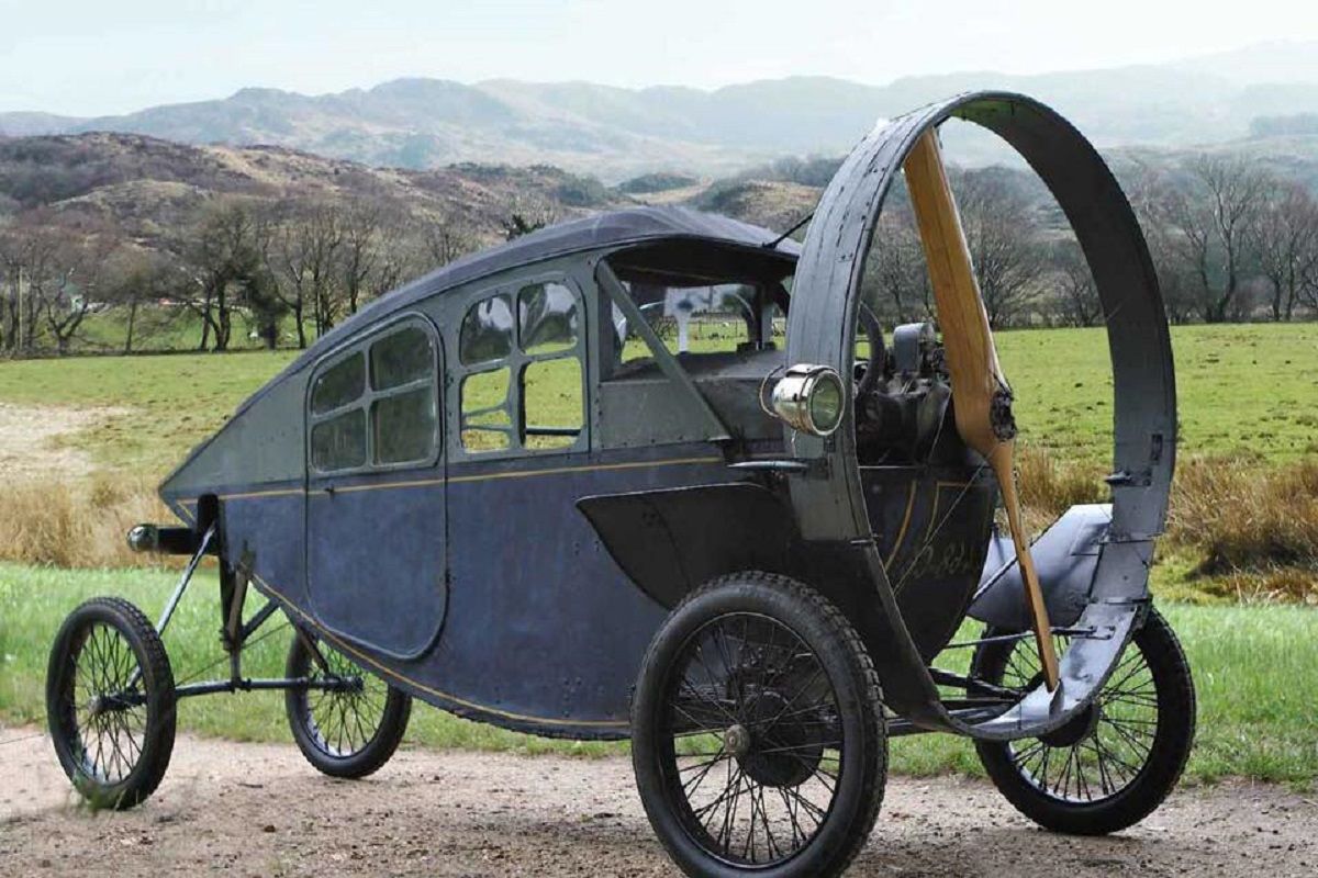 10 Weird And Wonderful European Cars We Would Love To Drive
