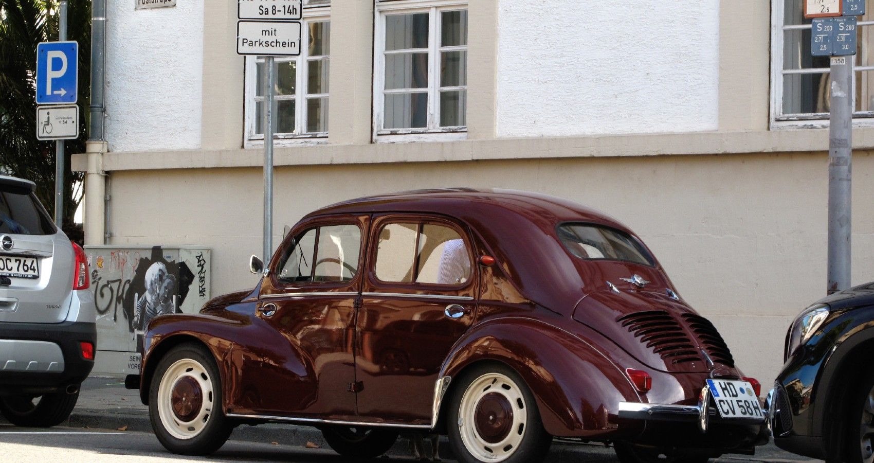 A Detailed Look Back At The Renault 4CV