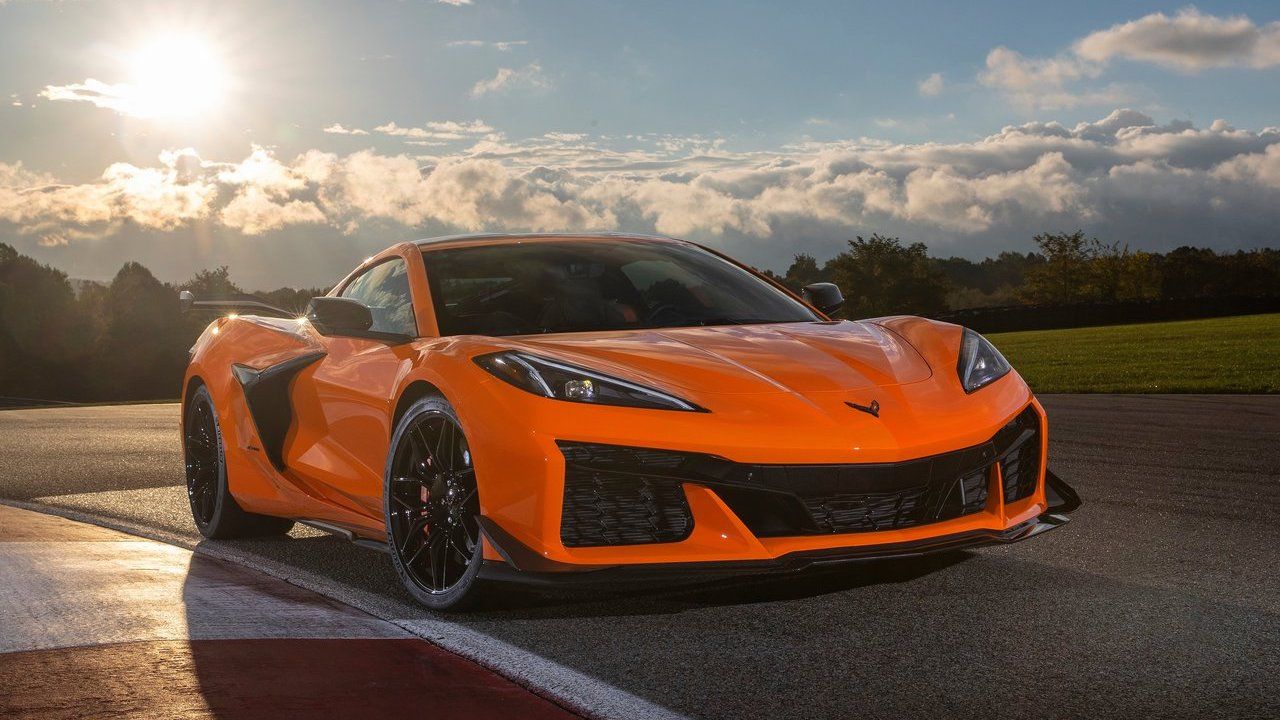 10 American Cars That Were Built To Handle Some Seriously Curvy Roads