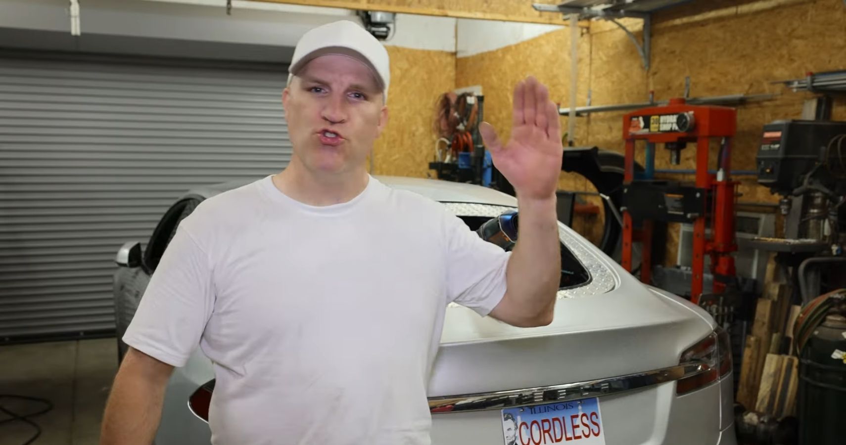 Check Out How This Tesla Drove An Astonishing 1800-Miles Without Charging